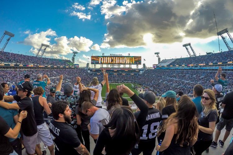 The Many Ways To Connect With Like-Minded People In A New City - Healthdish